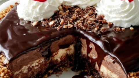 No-Bake Triple Chocolate Sundae Pie Recipe - Marry Kitchen
